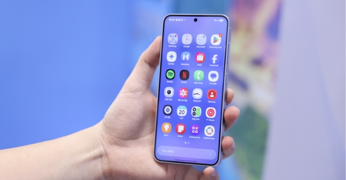 So sánh Oppo Reno 15 và Samsung Galaxy S25: Nên chọn AI hay Camera?