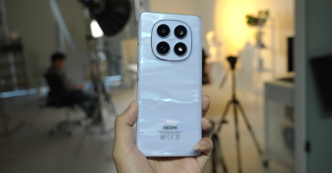 Xiaomi Redmi Note 15 5G vs POCO X7 Pro: Nên chọn thiết kế hay hiệu năng?